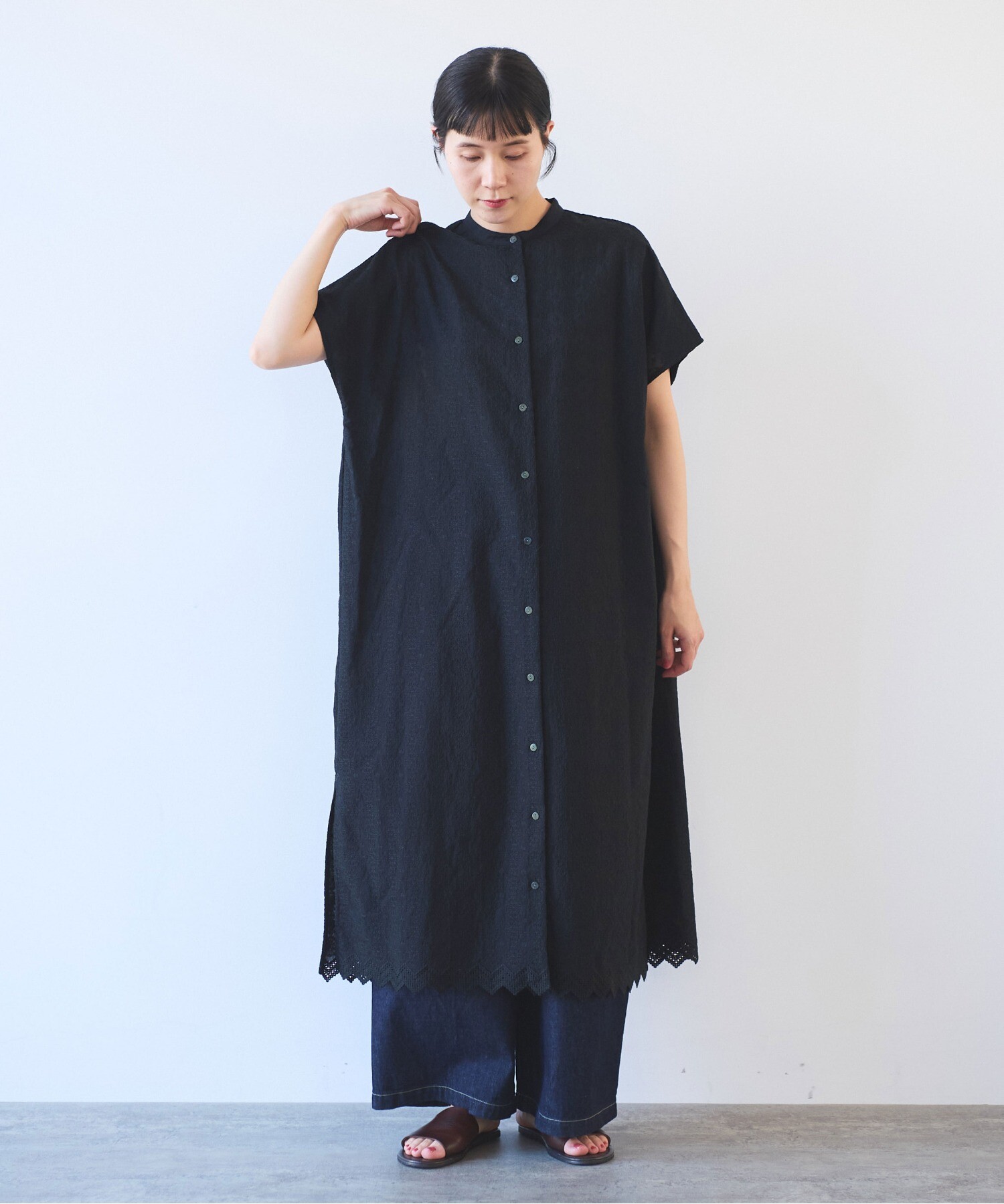 AMBIDEX Store ○単色 スカラップ 刺繍 バック オープン シャツ AMBIDEX Store ○単色 スカラップ 刺繍 バック オープン シャツ